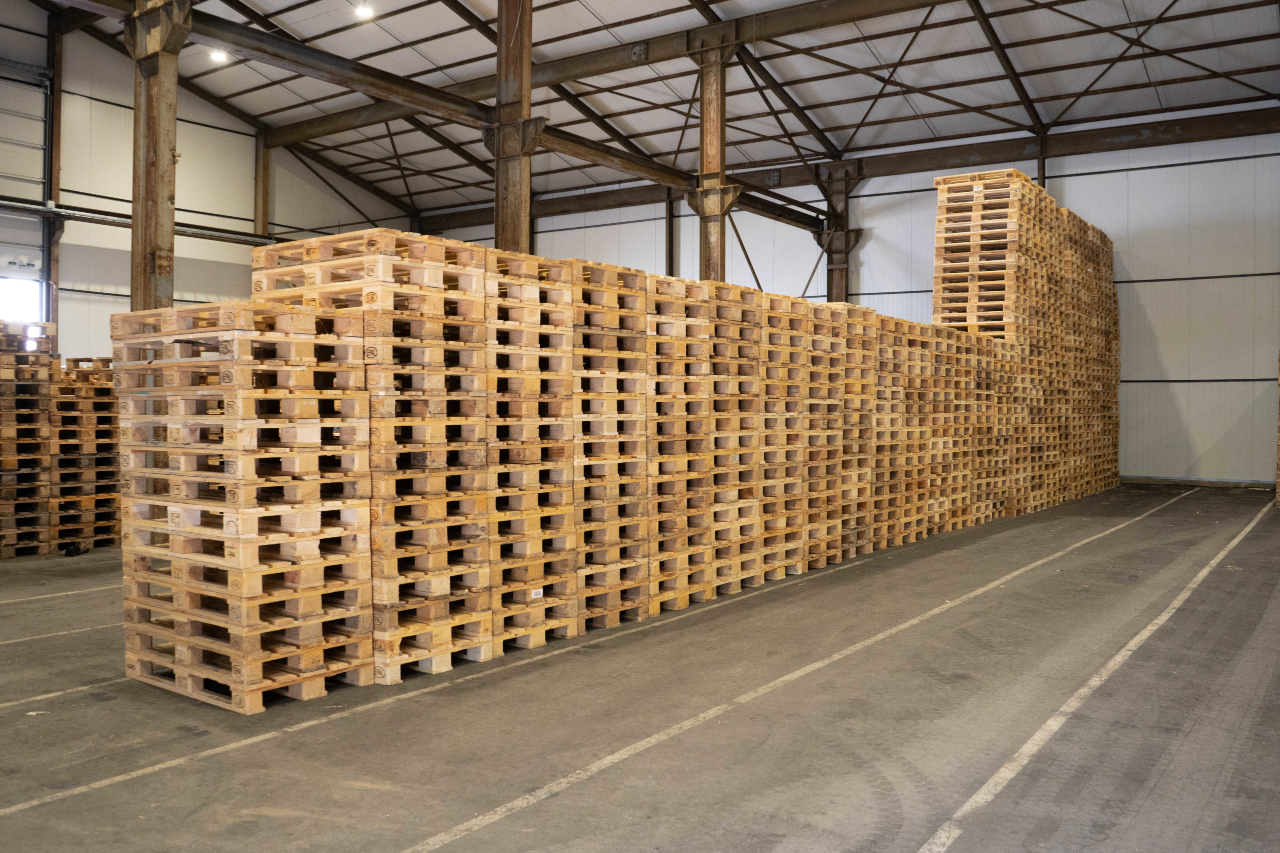 Kjøp paller til konkurransedyktige priser | Palledistributøren